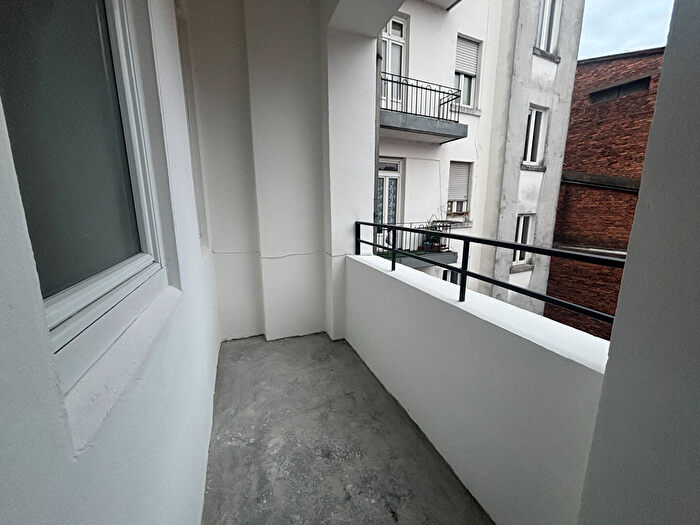 Appartement à louer - Sarreguemines, Centre-ville - 4 pièces - 2 chambres