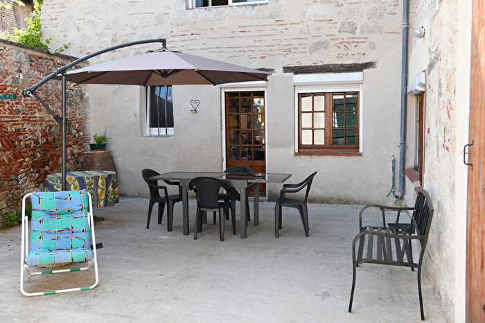 Maison à vendre - Aiguillon - 9 pièces - 6 chambres