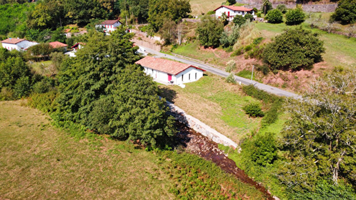 Maison à vendre - Itxassou - 5 pièces - 4 chambres