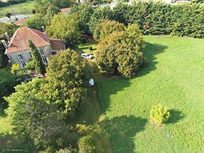 Maison à vendre - Couhé - 8 pièces - 3 chambres