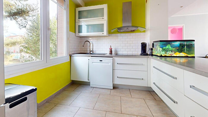 Appartement à vendre - Fontaine, Centre-ville, Mairie - 4 pièces - 3 chambres