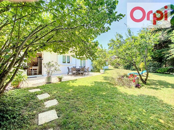 Maison à vendre - Le Mesnil-Saint-Denis - 5 pièces - 4 chambres