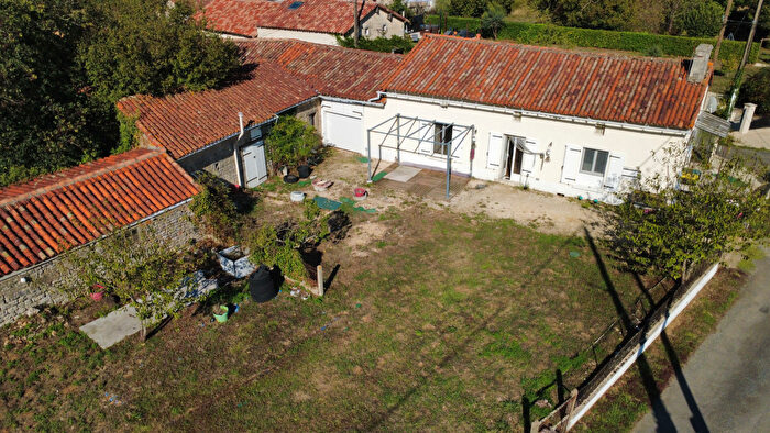 Maison 3 pièces à vendre à Les Adjots