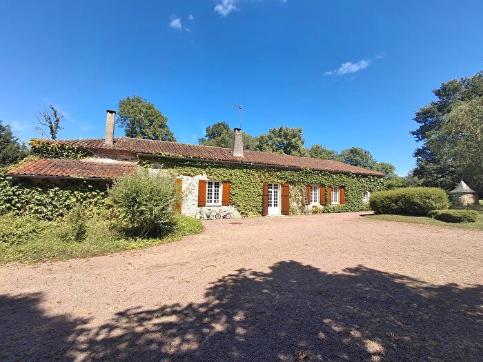 Maison 9 pièces à Luchapt, à vendre