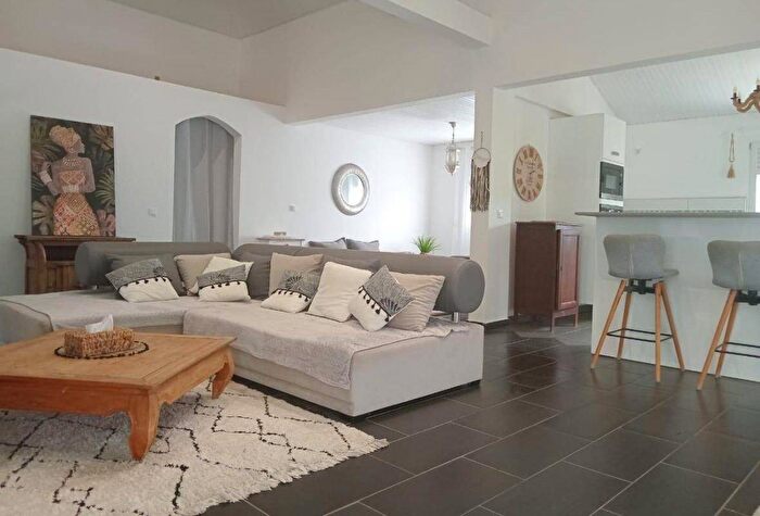 Maison à louer - Rivière-Salée - 4 pièces - 3 chambres