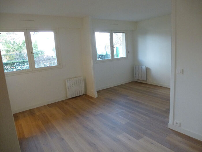 Appartement à louer - Bry-sur-Marne, Centre-ville, Gare - 1 pièce - 1 chambre
