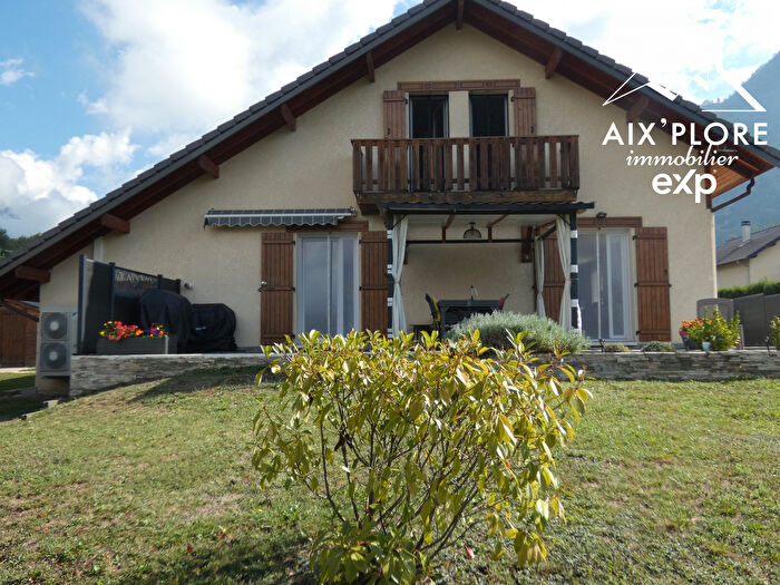 Maison 5 pièces à Saint-Avre, à vendre