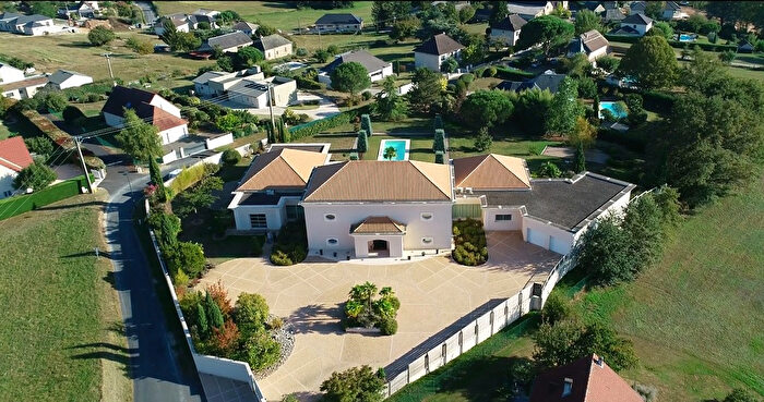 Maison à vendre - Ussac - 18 pièces - 7 chambres