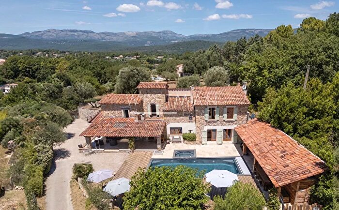 Maison 9 pièces à Montauroux, à vendre