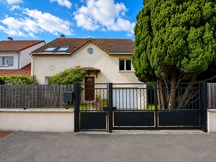 Maison 5 pièces à louer - Les Clayes-sous-Bois, Centre-ville