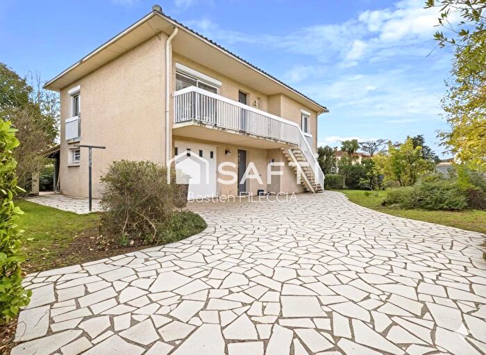 Maison 6 pièces à Villeneuve-Tolosane, à vendre