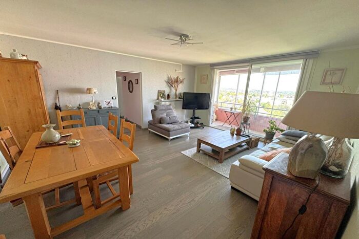 Appartement à vendre - Chenôve, Chenôve - 3 pièces - 2 chambres