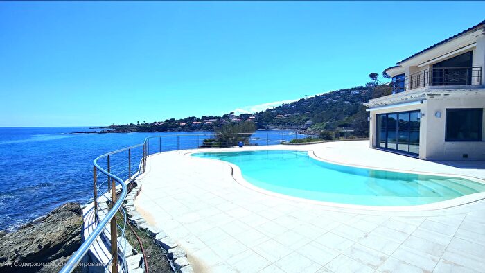 Maison à vendre - Roquebrune-sur-Argens, Les Terrasses - 8 pièces - 3 chambres