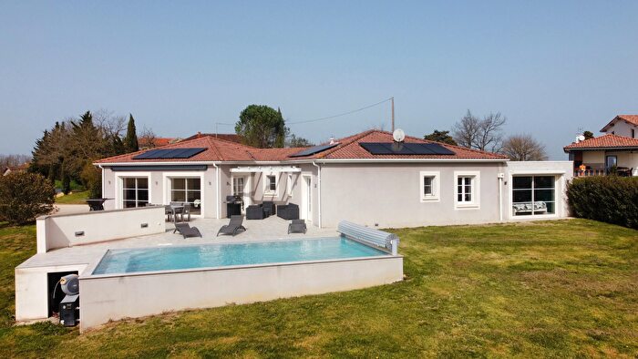 Maison à vendre - Castillon-Debats - 6 pièces - 4 chambres