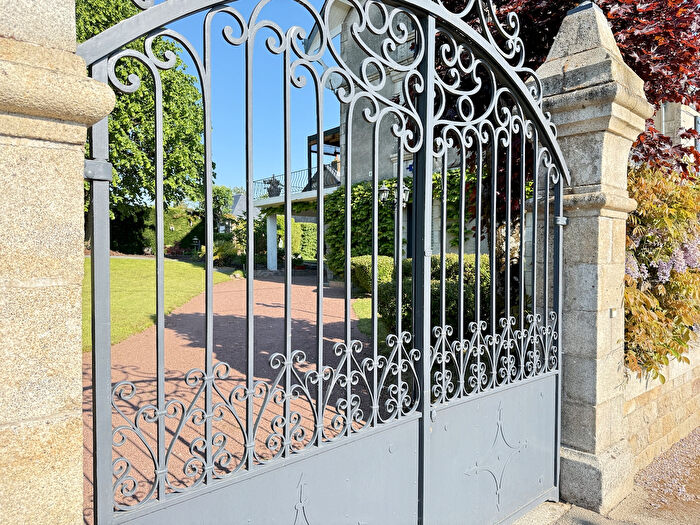 Maison à vendre - La Chapelle-Saint-Laurent - 12 pièces - 6 chambres