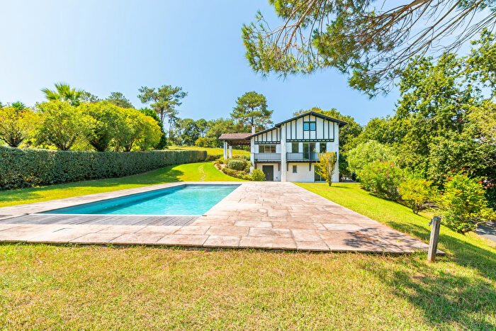 Maison à vendre - Bassussarry - 8 pièces - 5 chambres