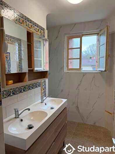 Appartement à louer - Grenouillère-Marnois-Rive de Marne, Noisy-le-Grand - 1 pièce - 3 chambres