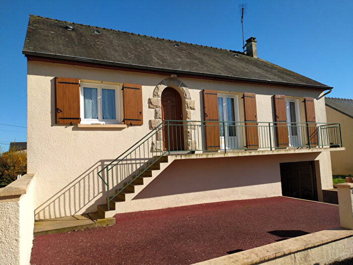 Maison à vendre - Noyant-la-Gravoyère - 4 pièces - 3 chambres