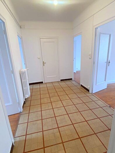 Appartement à louer - Monthieu-Saint François, Saint-Étienne - 6 pièces - 4 chambres