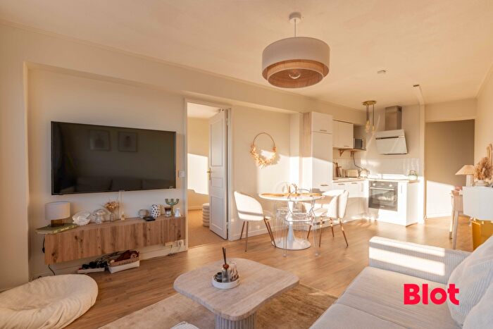 Appartement à vendre - Quartiers Ouest, Bourg lEvesque - 2 pièces - 1 chambre