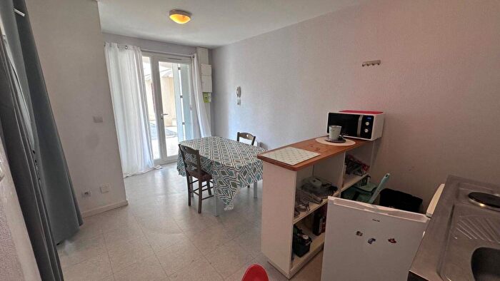 Zone Artisanale, La Couronne : Appartement 1 pièce à louer