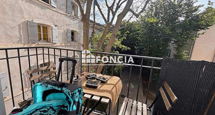 Villeneuve-lès-Avignon, Centre-ville, Stade : Appartement 2 pièces à vendre