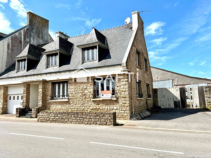 Maison à vendre - Plonéour-Lanvern - 6 pièces - 5 chambres