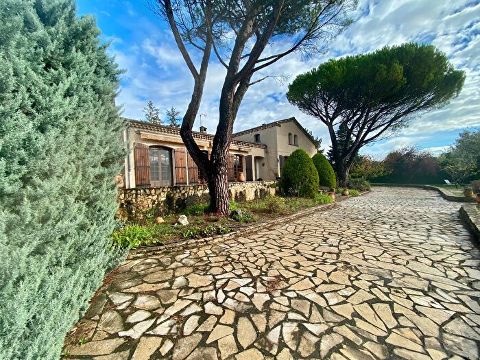 Maison à louer - Aouste-sur-Sye - 6 pièces - 5 chambres