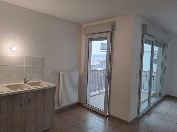 Appartement à louer - Lyon ème arrondissement - 3 pièces - 2 chambres