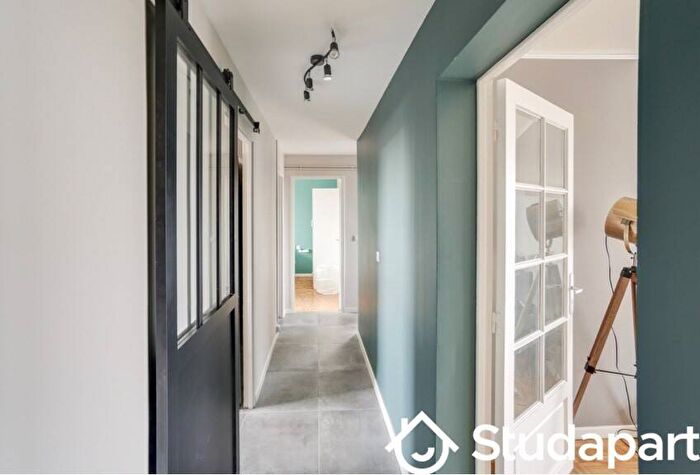 Appartement à louer - Le Hameau, Pau - 1 pièce - 4 chambres