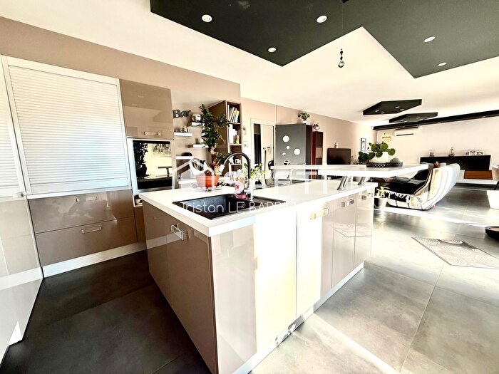 Maison à vendre - Milhaud - 6 pièces - 4 chambres