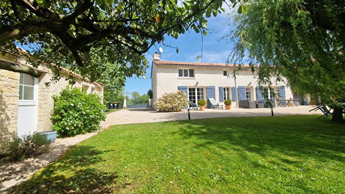 Maison 6 pièces à Saint-Martin-de-Bernegoue, à vendre