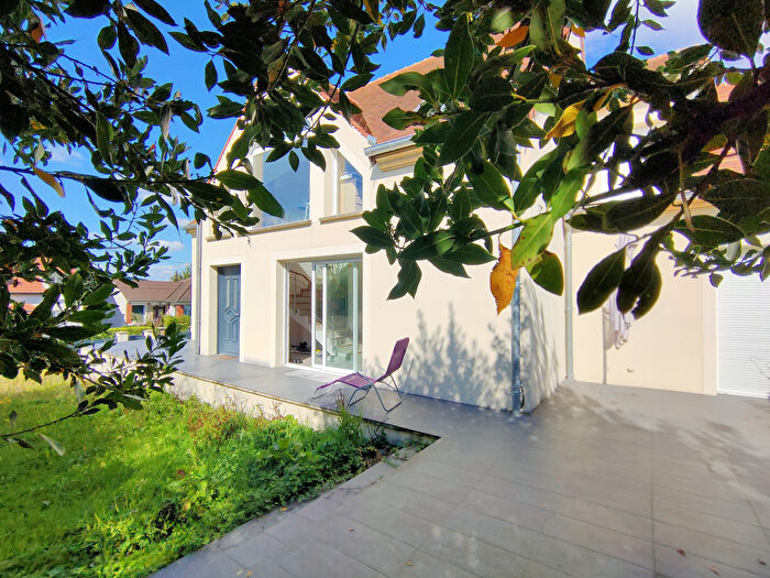 Maison à vendre - Saint-Rémy-lès-Chevreuse - 7 pièces - 4 chambres