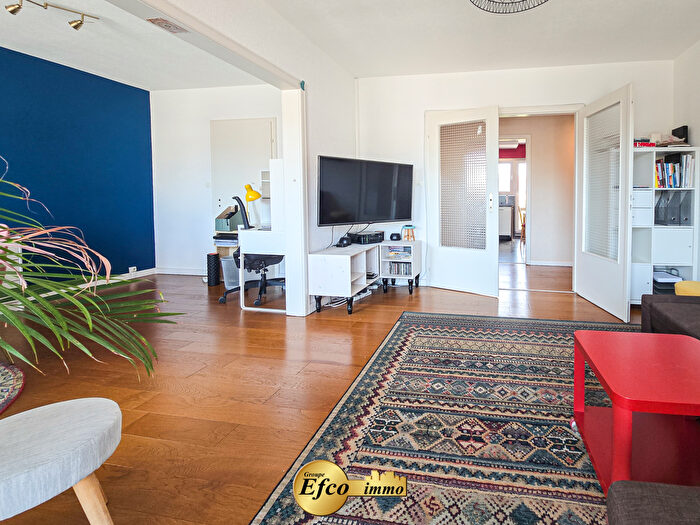Appartement 5 pièces à Saint-Louis, Centre-ville, à vendre