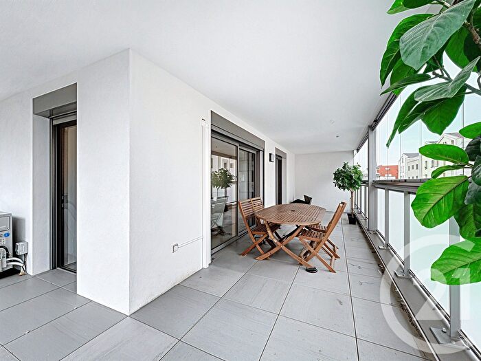 Appartement à louer - Lyon e  - 4 pièces - 3 chambres