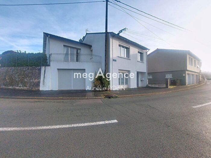 Maison à vendre - Cerizay - 6 pièces - 4 chambres