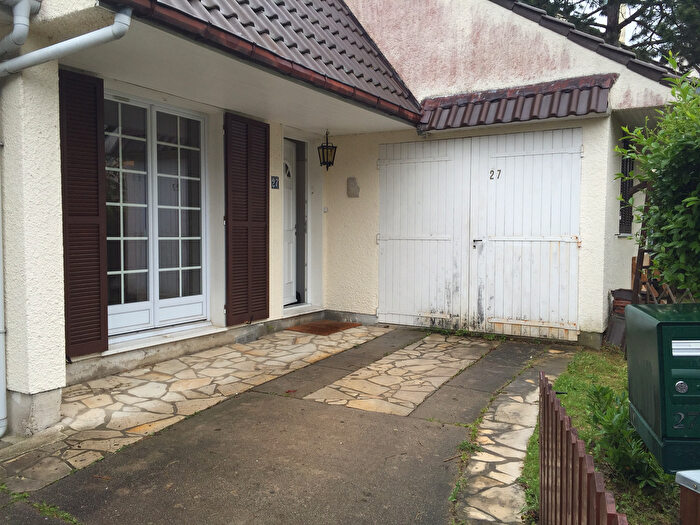 Maison à louer - Breuillet - 6 pièces - 4 chambres