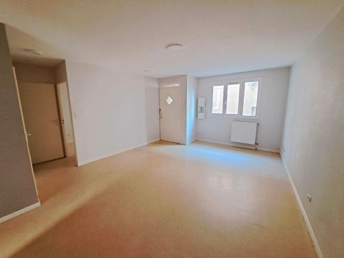 La Côte-Saint-André : Appartement 2 pièces à louer