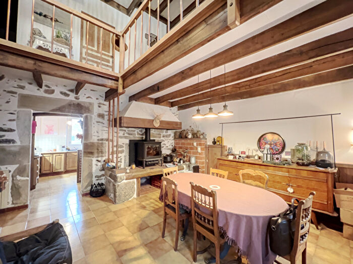 Maison à vendre - Alboussière - 6 pièces - 5 chambres