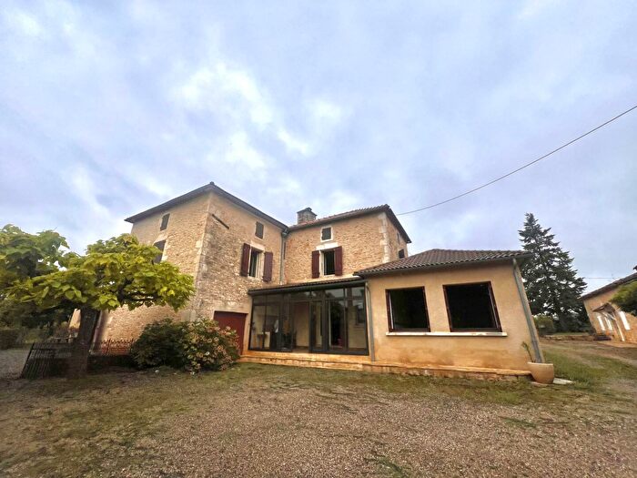 Sauveterre-la-Lémance : Maison 6 pièces à louer