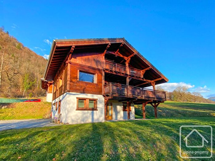 Maison à vendre - Taninges - 6 pièces - 4 chambres