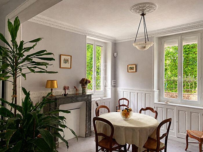 Maison 12 pièces à Étriché, à vendre