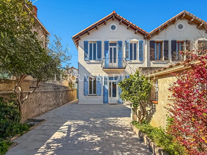 Maison à vendre - Marseille e , Pointe Rouge - 4 pièces - 2 chambres