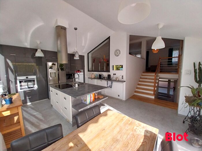 Maison 8 pièces à vendre à Saint-Grégoire