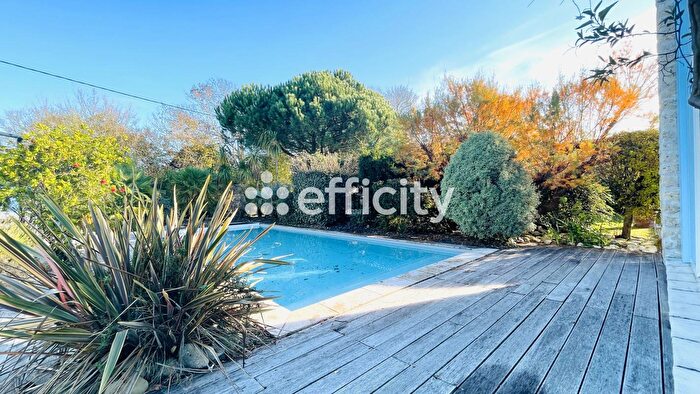 Maison à vendre - Saint-Georges-dOléron - 8 pièces - 6 chambres