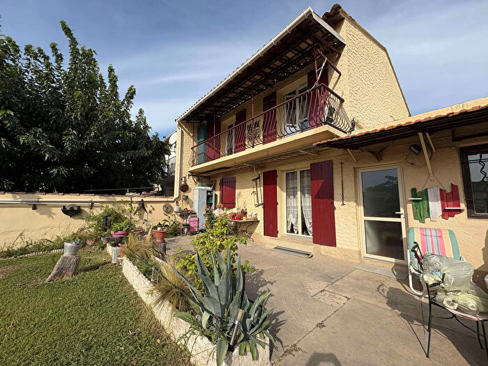 Maison à vendre - Saint-Martin-de-Crau - 4 pièces - 3 chambres