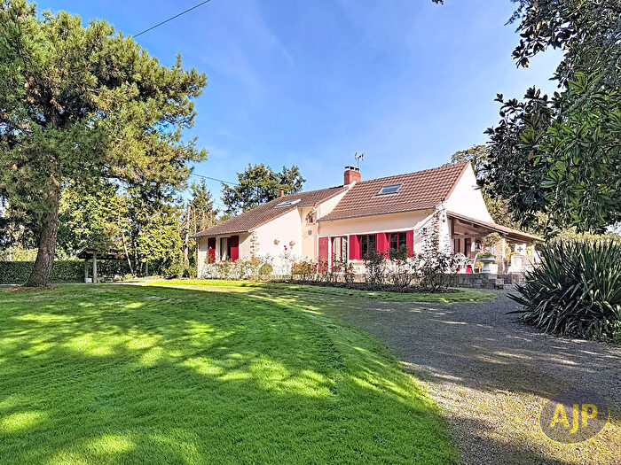 Maison à vendre - Orvault, Bourg, Secteur rural - 6 pièces - 4 chambres