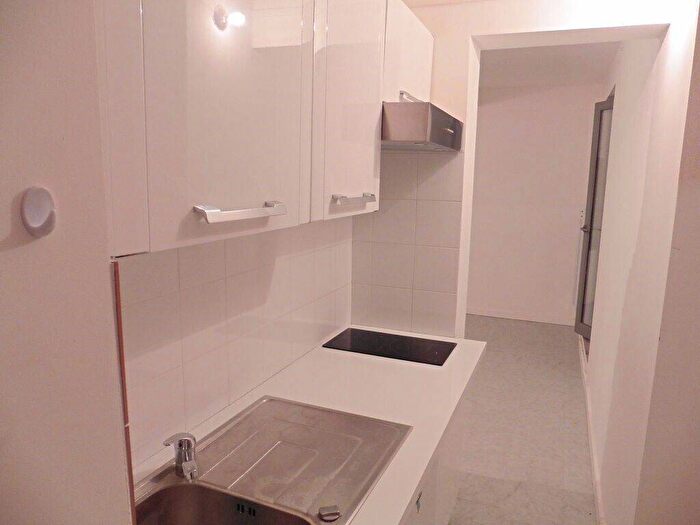 Appartement à louer - Arènes, Nîmes - 1 pièce