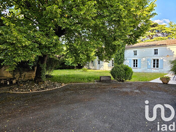 Maison à vendre - La Couronne - 12 pièces - 7 chambres