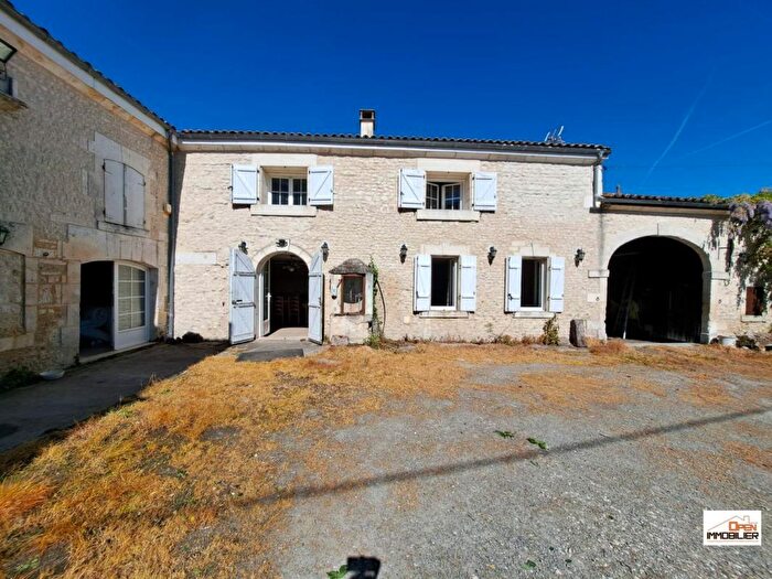 Maison 7 pièces à vendre à Criteuil-la-Magdeleine